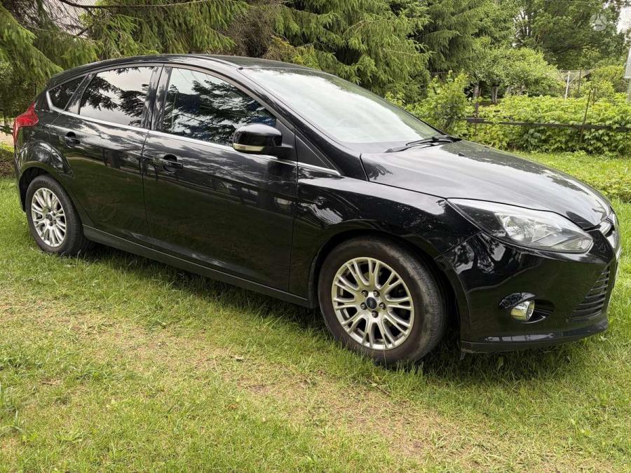 Black Ford Focus 2014 in Kaunas, with an engine capacity of 1.00 L and mileage of 119 thousand km for 3900 €, photo 5 on AUTOMOTO.COM.LV