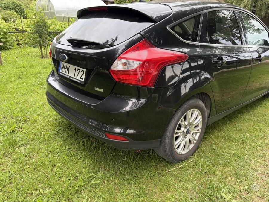 Black Ford Focus 2014 in Kaunas, with an engine capacity of 1.00 L and mileage of 119 thousand km for 3900 €, photo 6 on AUTOMOTO.COM.LV
