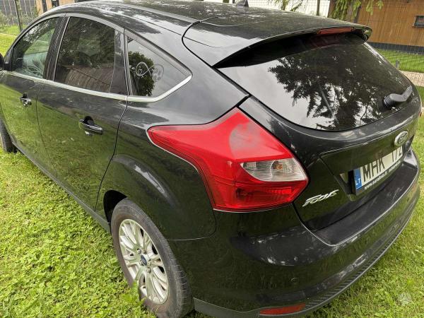 Black Ford Focus 2014 in Kaunas, with an engine capacity of 1.00 L and mileage of 119 thousand km for 3900 €, photo 7 on AUTOMOTO.COM.LV