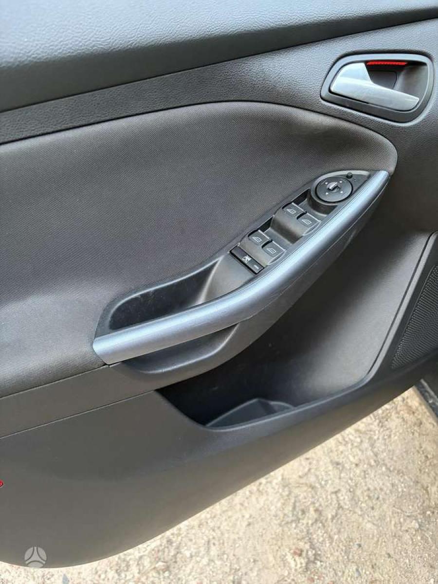Black Ford Focus 2014 in Kaunas, with an engine capacity of 1.00 L and mileage of 119 thousand km for 3900 €, photo 11 on AUTOMOTO.COM.LV