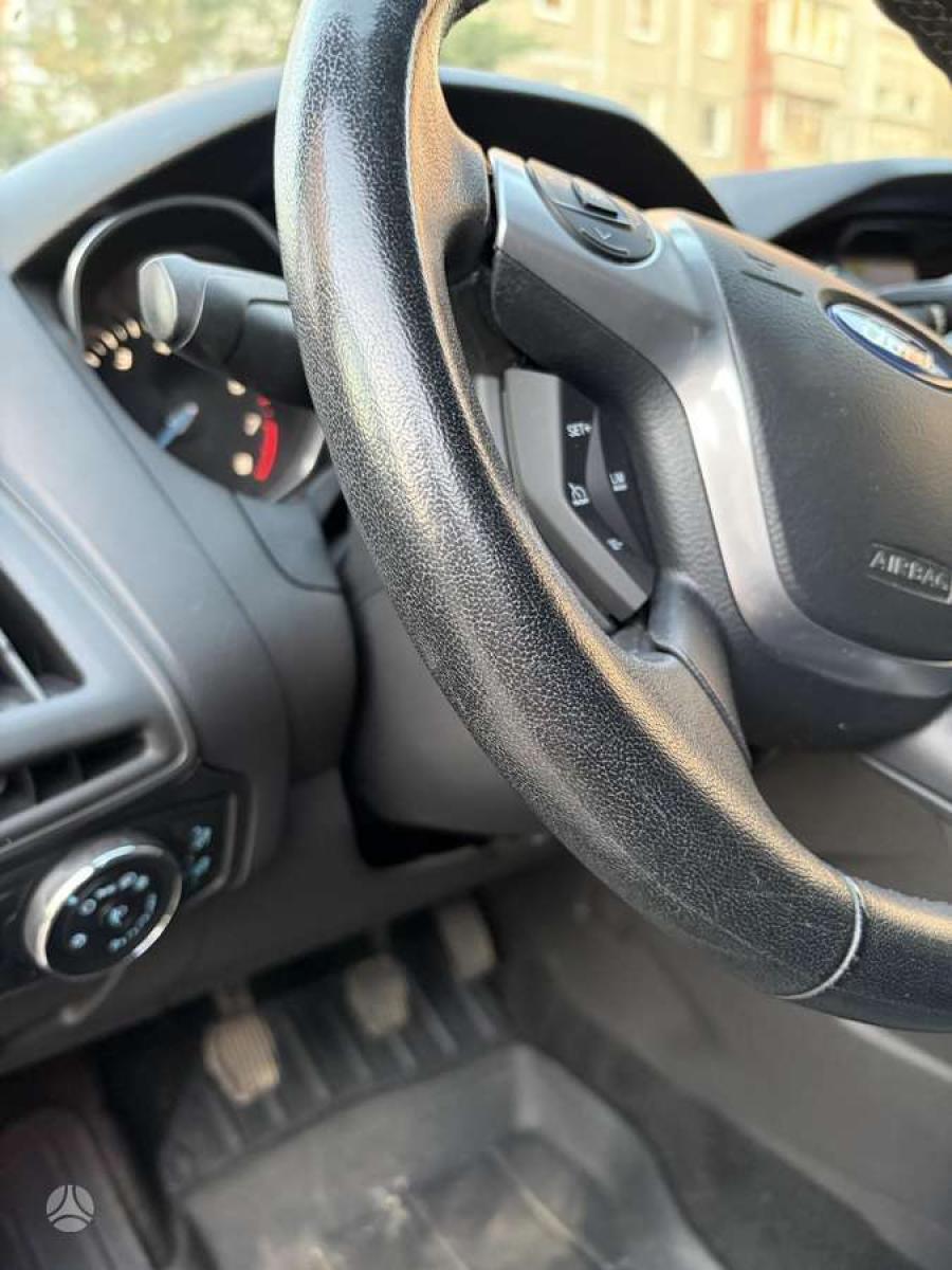 Black Ford Focus 2014 in Kaunas, with an engine capacity of 1.00 L and mileage of 119 thousand km for 3900 €, photo 12 on AUTOMOTO.COM.LV