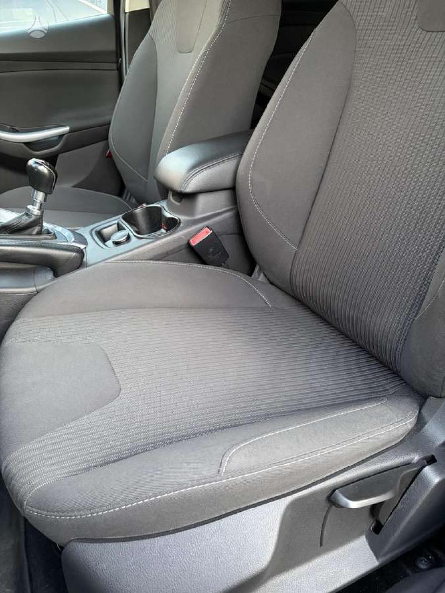 Black Ford Focus 2014 in Kaunas, with an engine capacity of 1.00 L and mileage of 119 thousand km for 3900 €, photo 14 on AUTOMOTO.COM.LV