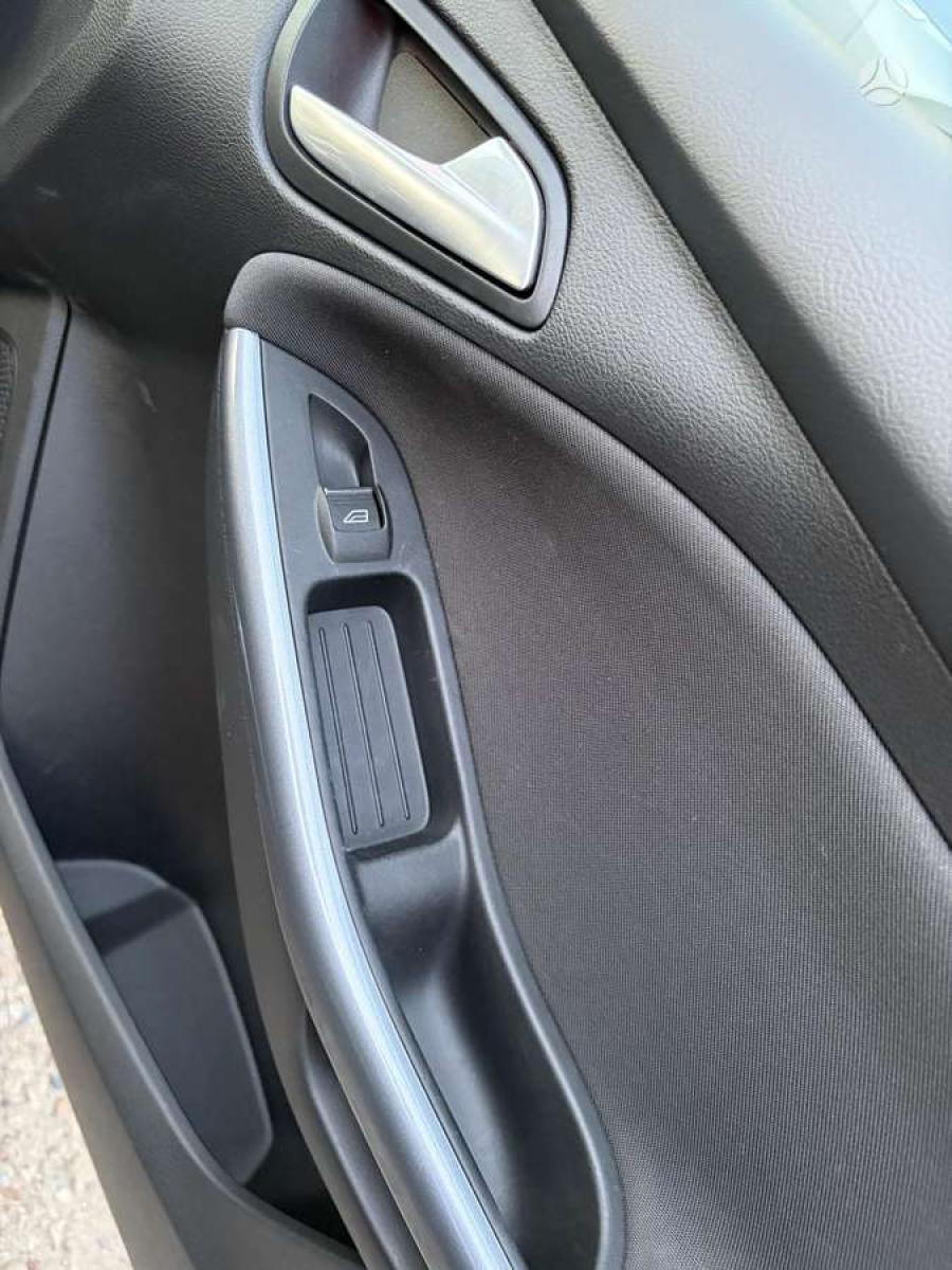 Black Ford Focus 2014 in Kaunas, with an engine capacity of 1.00 L and mileage of 119 thousand km for 3900 €, photo 17 on AUTOMOTO.COM.LV