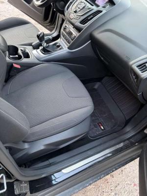 Black Ford Focus 2014 in Kaunas, with an engine capacity of 1.00 L and mileage of 119 thousand km for 3900 €, photo 18 on AUTOMOTO.COM.LV