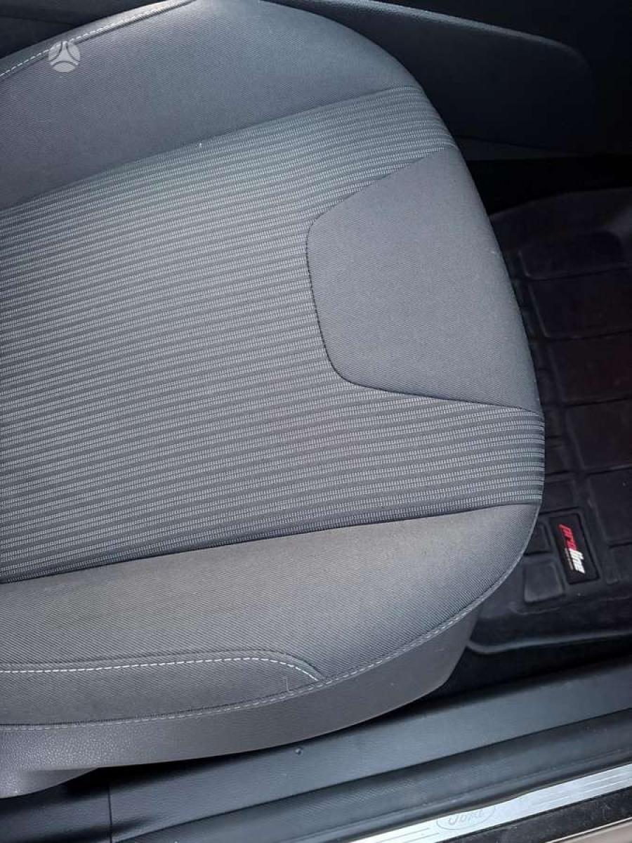 Black Ford Focus 2014 in Kaunas, with an engine capacity of 1.00 L and mileage of 119 thousand km for 3900 €, photo 19 on AUTOMOTO.COM.LV