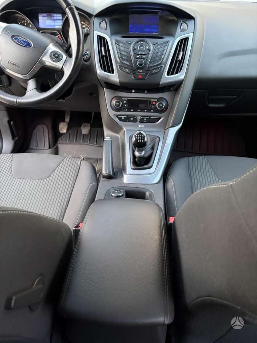Black Ford Focus 2014 in Kaunas, with an engine capacity of 1.00 L and mileage of 119 thousand km for 3900 €, photo 20 on AUTOMOTO.COM.LV