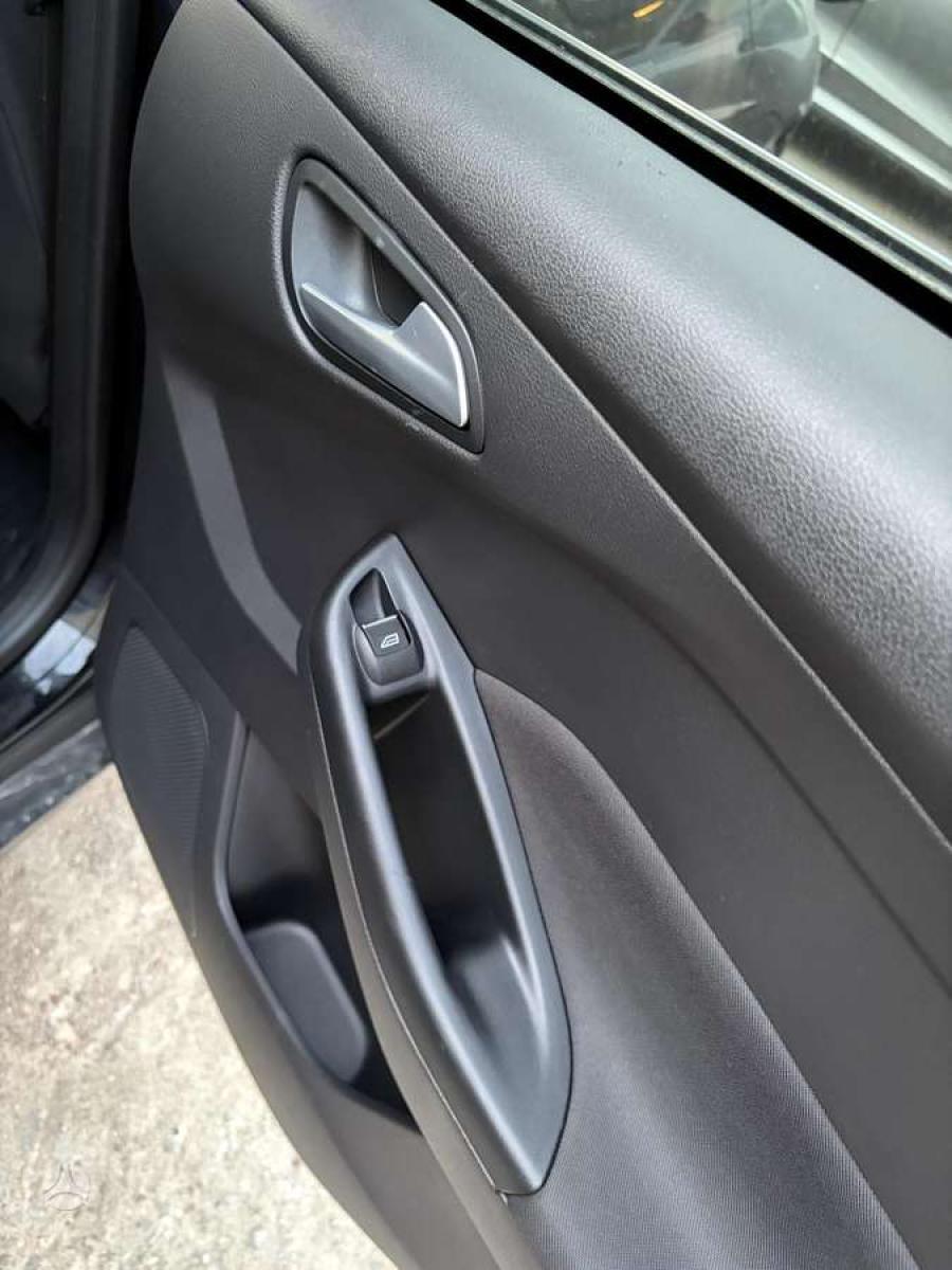Black Ford Focus 2014 in Kaunas, with an engine capacity of 1.00 L and mileage of 119 thousand km for 3900 €, photo 21 on AUTOMOTO.COM.LV