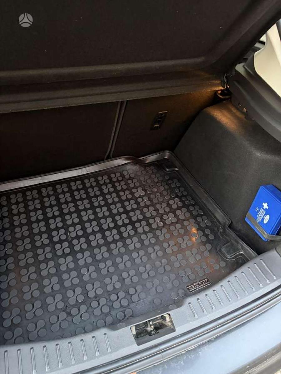 Black Ford Focus 2014 in Kaunas, with an engine capacity of 1.00 L and mileage of 119 thousand km for 3900 €, photo 24 on AUTOMOTO.COM.LV