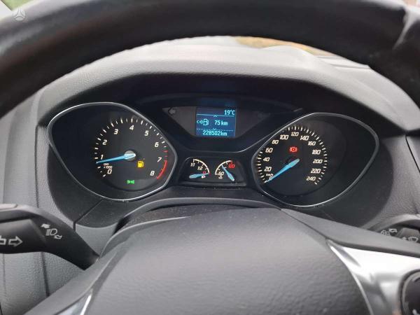 Black Ford Focus 2014 in Sakiai, with an engine capacity of 1.00 L and mileage of 223 thousand km for 2600 €, photo 8 on AUTOMOTO.COM.LV