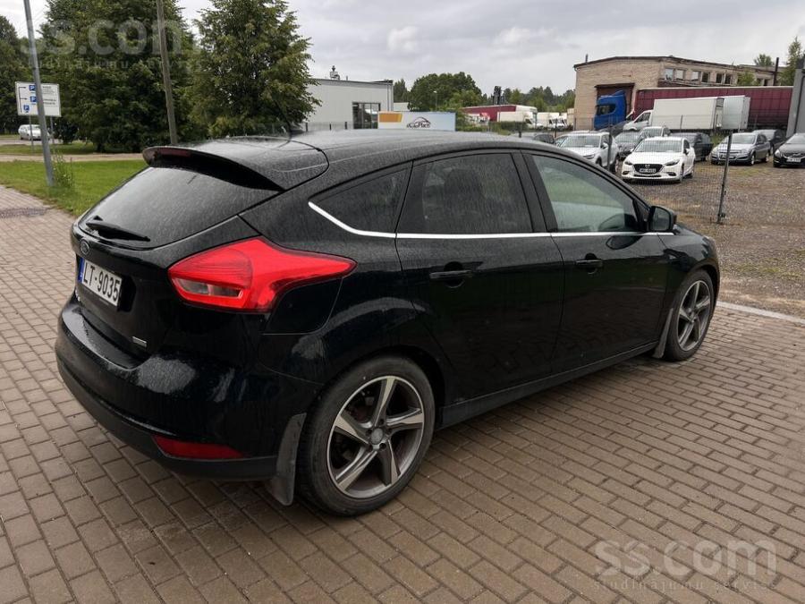 Melns Ford Focus 2015 Limbaži, ar dzinēja tilpumu 1.00 L un nobraukumu 72 tūkst. km par 5950 €, foto 5 vietnē AUTOMOTO.COM.LV