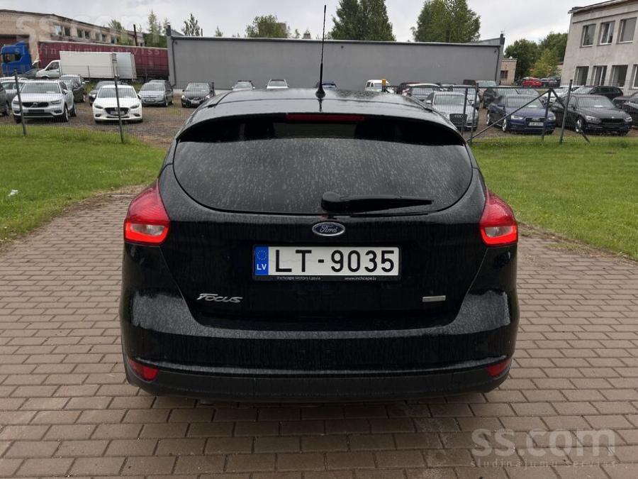 Melns Ford Focus 2015 Limbaži, ar dzinēja tilpumu 1.00 L un nobraukumu 72 tūkst. km par 5950 €, foto 6 vietnē AUTOMOTO.COM.LV