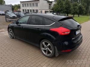 Melns Ford Focus 2015 Limbaži, ar dzinēja tilpumu 1.00 L un nobraukumu 72 tūkst. km par 5950 €, foto 7 vietnē AUTOMOTO.COM.LV