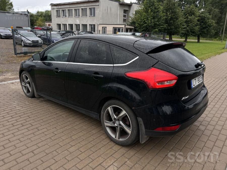 Melns Ford Focus 2015 Limbaži, ar dzinēja tilpumu 1.00 L un nobraukumu 72 tūkst. km par 5950 €, foto 7 vietnē AUTOMOTO.COM.LV