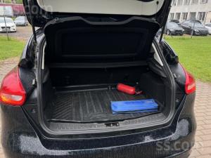 Melns Ford Focus 2015 Limbaži, ar dzinēja tilpumu 1.00 L un nobraukumu 72 tūkst. km par 5950 €, foto 8 vietnē AUTOMOTO.COM.LV