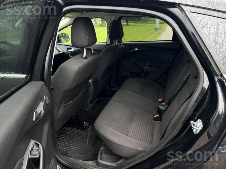 Melns Ford Focus 2015 Limbaži, ar dzinēja tilpumu 1.00 L un nobraukumu 72 tūkst. km par 5950 €, foto 10 vietnē AUTOMOTO.COM.LV