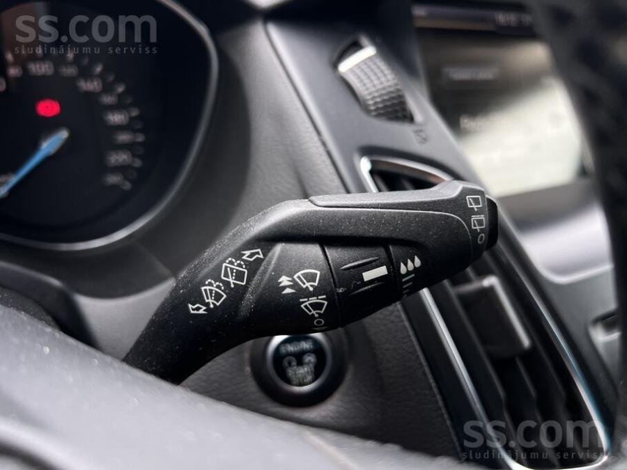 Melns Ford Focus 2015 Limbaži, ar dzinēja tilpumu 1.00 L un nobraukumu 72 tūkst. km par 5950 €, foto 20 vietnē AUTOMOTO.COM.LV
