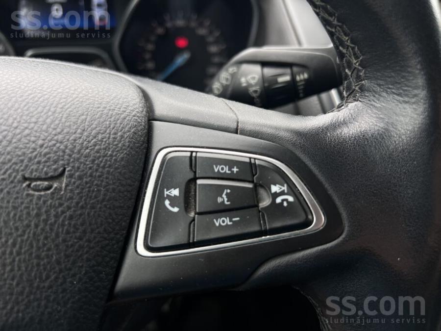 Melns Ford Focus 2015 Limbaži, ar dzinēja tilpumu 1.00 L un nobraukumu 72 tūkst. km par 5950 €, foto 21 vietnē AUTOMOTO.COM.LV
