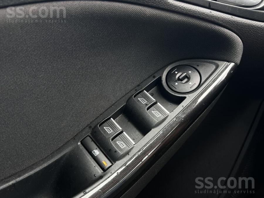 Melns Ford Focus 2015 Limbaži, ar dzinēja tilpumu 1.00 L un nobraukumu 72 tūkst. km par 5950 €, foto 24 vietnē AUTOMOTO.COM.LV