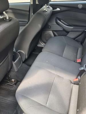 Melns Ford Focus 2015 Kauņa, ar dzinēja tilpumu 1.00 L un nobraukumu 97 tūkst. km par 4700 €, foto 4 vietnē AUTOMOTO.COM.LV