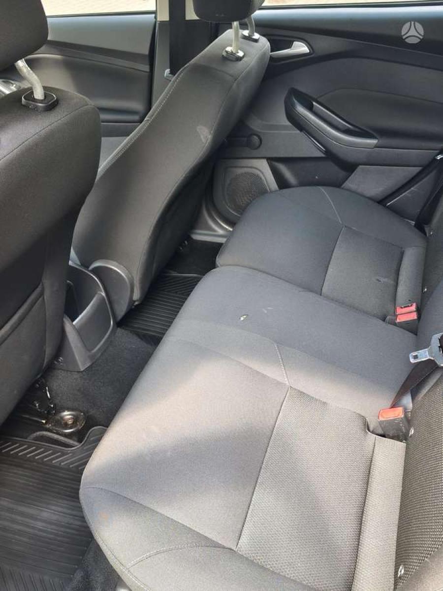 Melns Ford Focus 2015 Kauņa, ar dzinēja tilpumu 1.00 L un nobraukumu 97 tūkst. km par 4700 €, foto 4 vietnē AUTOMOTO.COM.LV