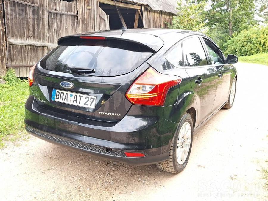 Black Ford Focus 2015 in Cesis, with an engine capacity of 1.60 L and mileage of 185 thousand km for 600 €, photo 3 on AUTOMOTO.COM.LV