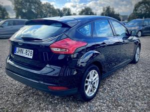 Black Ford Focus 2016 in Kaunas, with an engine capacity of 1.00 L and mileage of 142 thousand km for 5499 €, photo 5 on AUTOMOTO.COM.LV