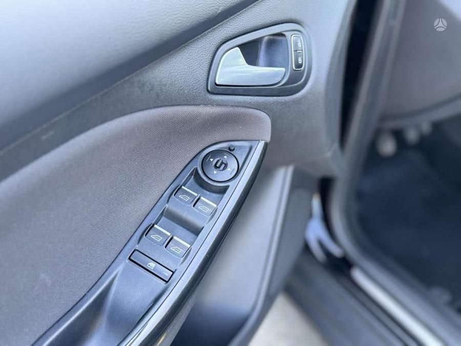 Melns Ford Focus 2016 Tauragė, ar dzinēja tilpumu 1.00 L un nobraukumu 87 tūkst. km par 5700 €, foto 7 vietnē AUTOMOTO.COM.LV