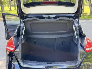 Melns Ford Focus 2016 Tauragė, ar dzinēja tilpumu 1.00 L un nobraukumu 87 tūkst. km par 5700 €, foto 15 vietnē AUTOMOTO.COM.LV