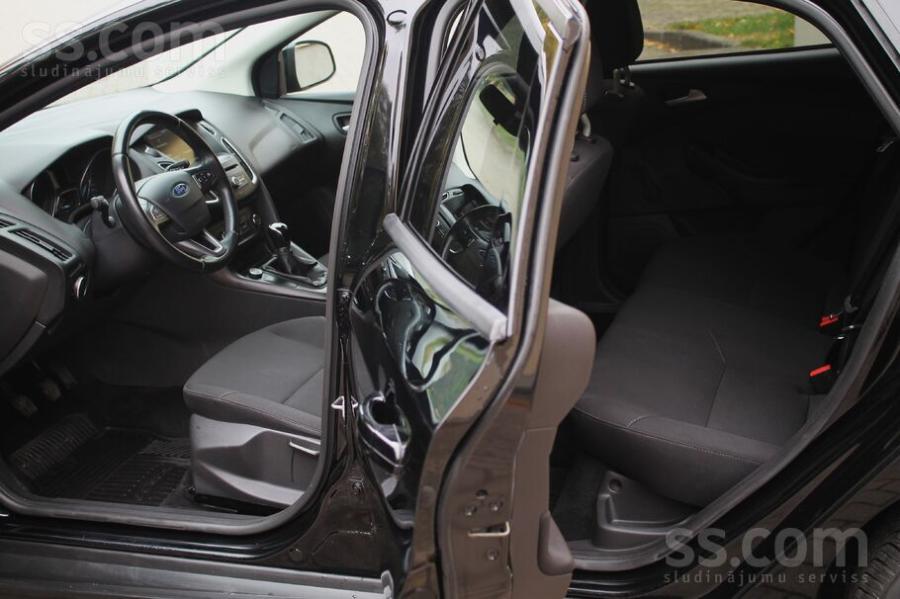 Melns Ford Focus 2016 Ogre, ar dzinēja tilpumu 1.00 L un nobraukumu 89 tūkst. km par 5690 €, foto 5 vietnē AUTOMOTO.COM.LV