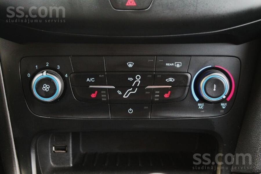 Melns Ford Focus 2016 Ogre, ar dzinēja tilpumu 1.00 L un nobraukumu 89 tūkst. km par 5690 €, foto 11 vietnē AUTOMOTO.COM.LV