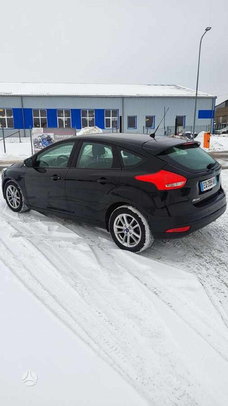 Melns Ford Focus 2017 Tauragė, ar dzinēja tilpumu 1.00 L un nobraukumu 92 tūkst. km par 5400 €, foto 3 vietnē AUTOMOTO.COM.LV
