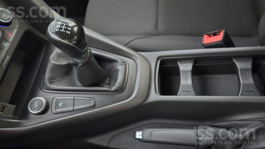 Black Ford Focus 2017 in Riga, with an engine capacity of 1.00 L and mileage of 40 thousand km for 7500 €, photo 17 on AUTOMOTO.COM.LV