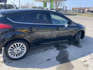 Melns Ford Focus 2017 Utena, ar dzinēja tilpumu 1.00 L un nobraukumu 251 tūkst. km par 4900 €, foto 3 vietnē AUTOMOTO.COM.LV