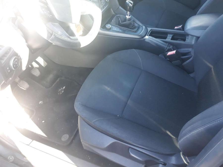 Melns Ford Focus 2017 Tauragė, ar dzinēja tilpumu 1.50 L un nobraukumu 219 tūkst. km par 3000 €, foto 8 vietnē AUTOMOTO.COM.LV