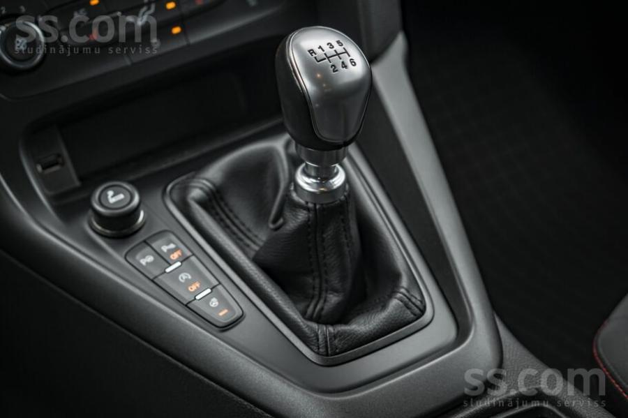 Melns Ford Focus 2018 Rīga, ar dzinēja tilpumu 1.00 L un nobraukumu 125 tūkst. km par 9775 €, foto 21 vietnē AUTOMOTO.COM.LV