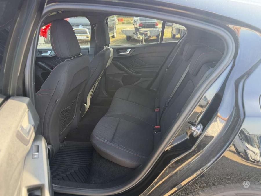 Melns Ford Focus 2018 Šauļi, ar dzinēja tilpumu 1.00 L un nobraukumu 168 tūkst. km par 8250 €, foto 12 vietnē AUTOMOTO.COM.LV