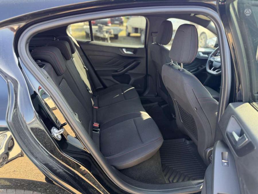 Melns Ford Focus 2018 Šauļi, ar dzinēja tilpumu 1.00 L un nobraukumu 168 tūkst. km par 8250 €, foto 13 vietnē AUTOMOTO.COM.LV