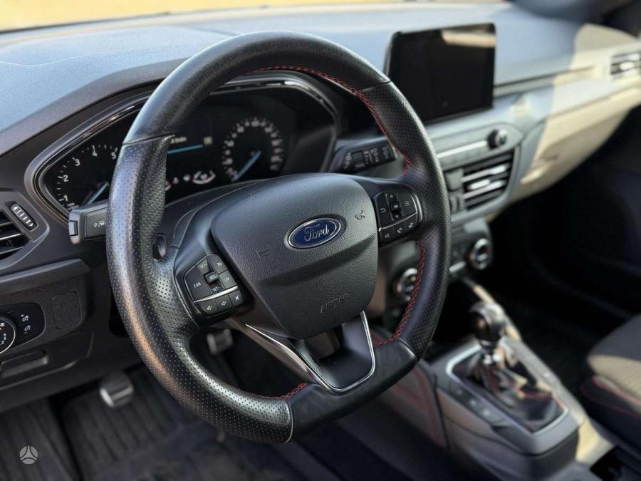 Melns Ford Focus 2018 Šauļi, ar dzinēja tilpumu 1.00 L un nobraukumu 168 tūkst. km par 8250 €, foto 17 vietnē AUTOMOTO.COM.LV