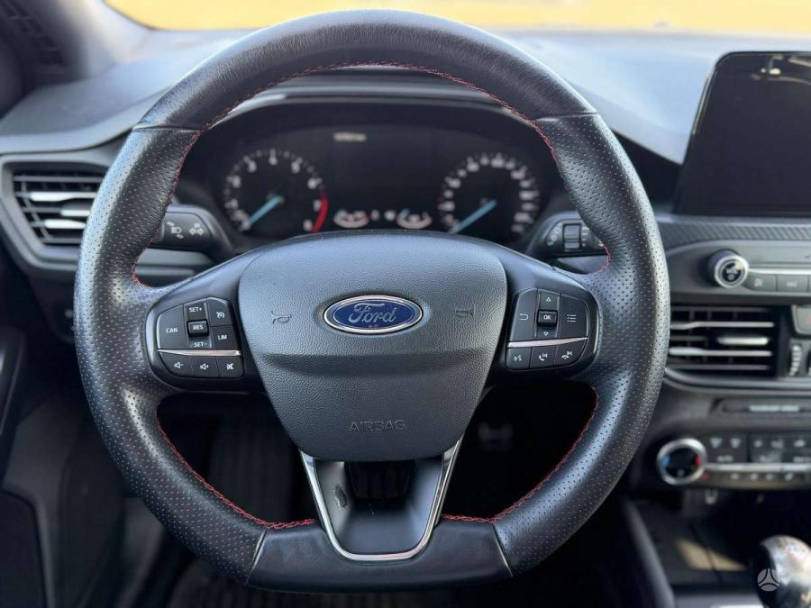 Melns Ford Focus 2018 Šauļi, ar dzinēja tilpumu 1.00 L un nobraukumu 168 tūkst. km par 8250 €, foto 18 vietnē AUTOMOTO.COM.LV