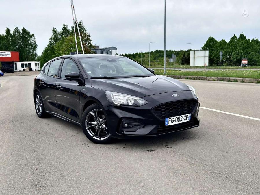 Black Ford Focus 2019 in Panevezys, with an engine capacity of 1.50 L and mileage of 211 thousand km for 8790 €, photo 1 on AUTOMOTO.COM.LV