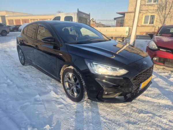 Melns Ford Focus 2020 Raseiniai, ar dzinēja tilpumu 1.00 L un nobraukumu 47 tūkst. km par 9950 €, foto 3 vietnē AUTOMOTO.COM.LV