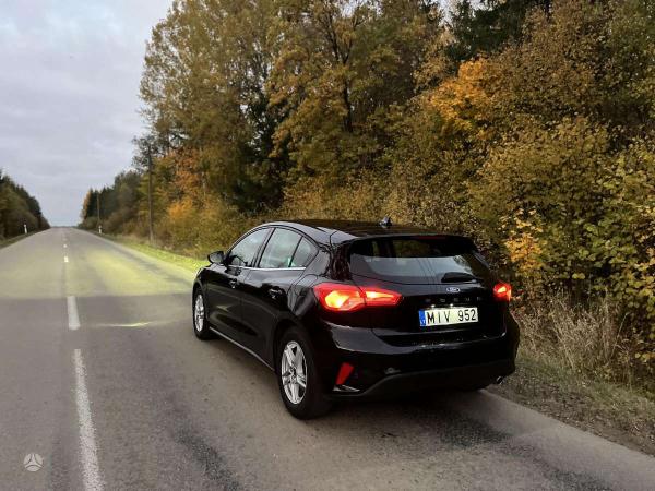 Melns Ford Focus 2020 Kauņa, ar dzinēja tilpumu 1.00 L un nobraukumu 37 tūkst. km par 11900 €, foto 9 vietnē AUTOMOTO.COM.LV