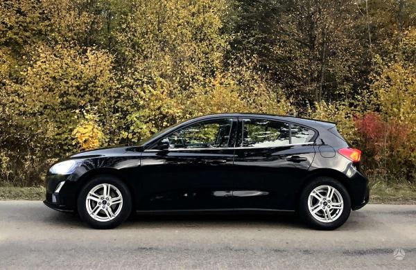 Black Ford Focus 2020 in Kaunas, with an engine capacity of 1.00 L and mileage of 37 thousand km for 11900 €, photo 2 on AUTOMOTO.COM.LV