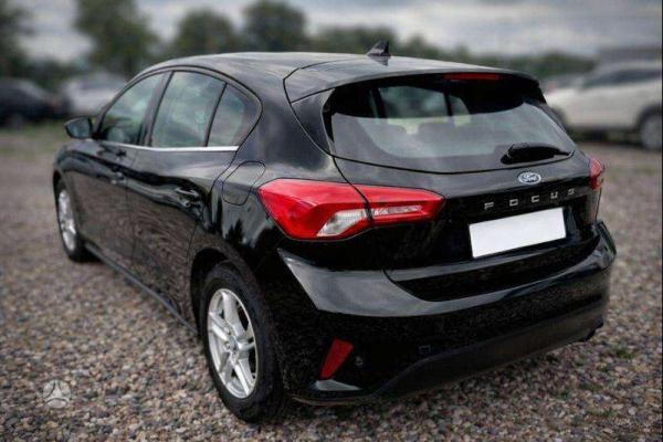 Black Ford Focus 2020 in Kaunas, with an engine capacity of 1.00 L and mileage of 37 thousand km for 11900 €, photo 3 on AUTOMOTO.COM.LV