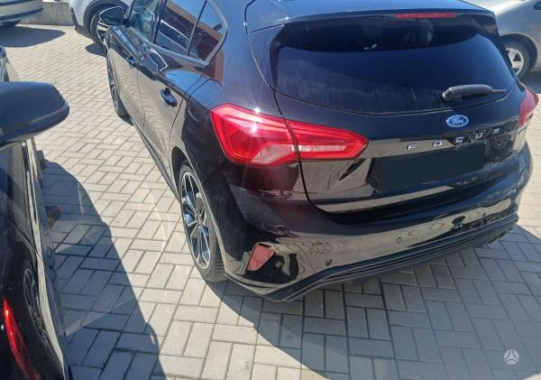 Black Ford Focus 2020 in Taurage, with an engine capacity of 1.00 L and mileage of 126 thousand km for 4600 €, photo 3 on AUTOMOTO.COM.LV