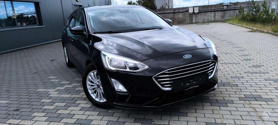 Black Ford Focus 2020 in Siauliai, with an engine capacity of 1.50 L and mileage of 243 thousand km for 9650 €, photo 4 on AUTOMOTO.COM.LV