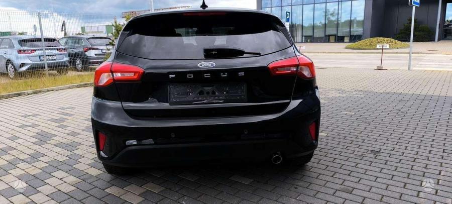 Black Ford Focus 2020 in Siauliai, with an engine capacity of 1.50 L and mileage of 243 thousand km for 9650 €, photo 6 on AUTOMOTO.COM.LV