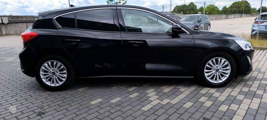 Black Ford Focus 2020 in Siauliai, with an engine capacity of 1.50 L and mileage of 243 thousand km for 9650 €, photo 8 on AUTOMOTO.COM.LV