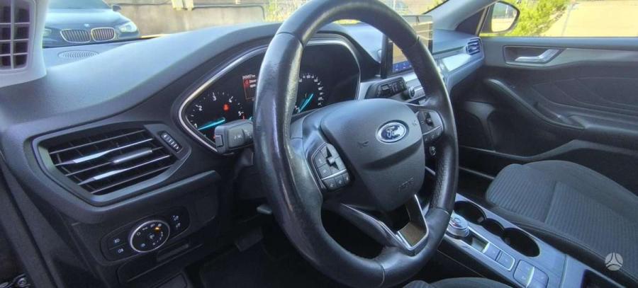 Black Ford Focus 2020 in Siauliai, with an engine capacity of 1.50 L and mileage of 243 thousand km for 8950 €, photo 14 on AUTOMOTO.COM.LV