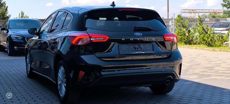 Black Ford Focus 2020 in Siauliai, with an engine capacity of 1.50 L and mileage of 243 thousand km for 8950 €, photo 6 on AUTOMOTO.COM.LV